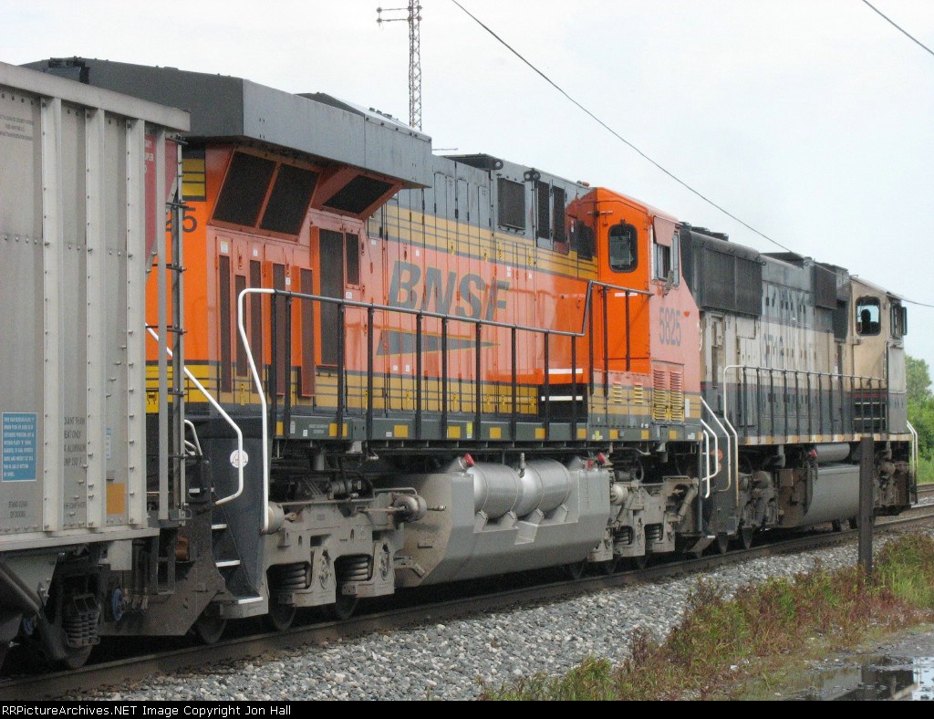 BNSF 5825